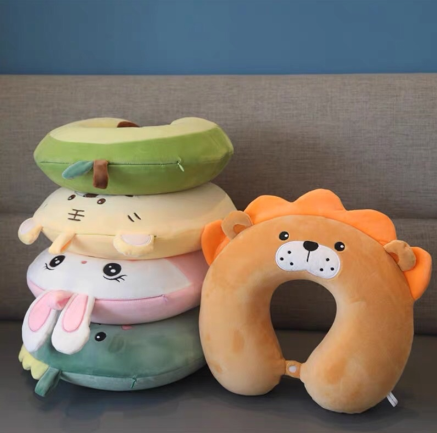 Trao gửi yêu thương cùng chiếc gối kê cổ dành tặng cho đối tác khách ...